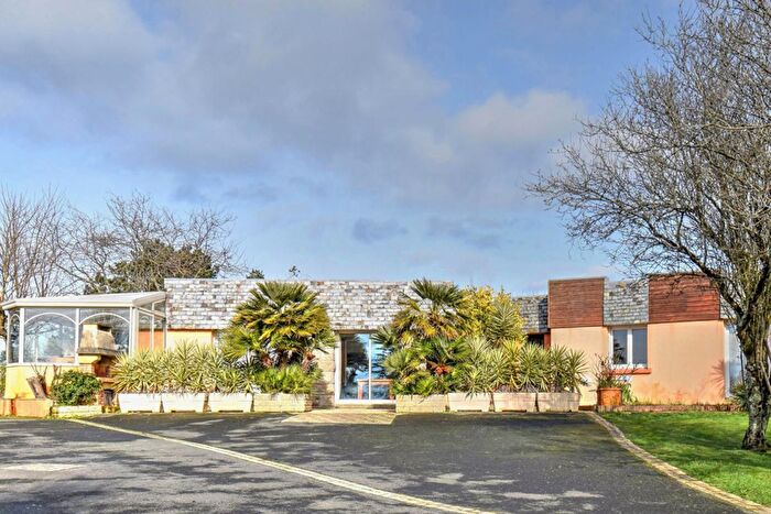 Maison à vendre - Pleumeur-Bodou - 8 pièces - 4 chambres