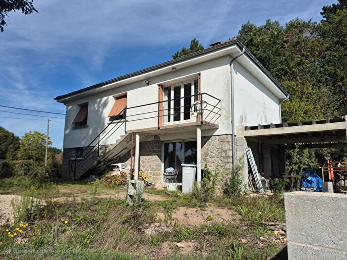 Maison à vendre - Augignac - 3 pièces - 2 chambres