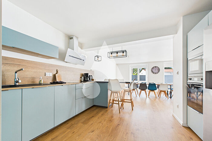 Maison à vendre - Beaufou - 8 pièces - 4 chambres