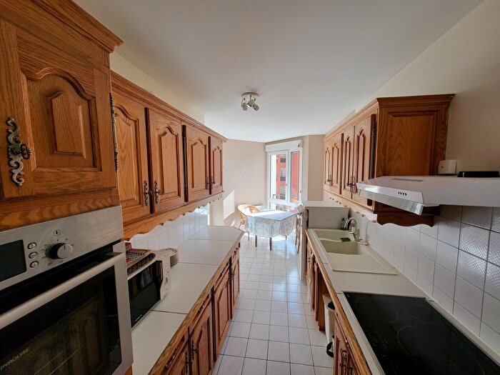 Maisons à vendre et appartements à louer - 1