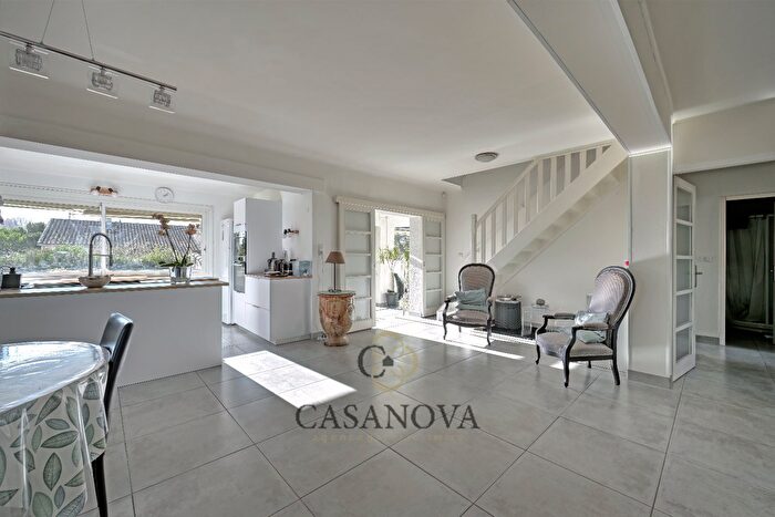 Maison à vendre - Saint-Mathieu-de-Tréviers - 8 pièces - 5 chambres