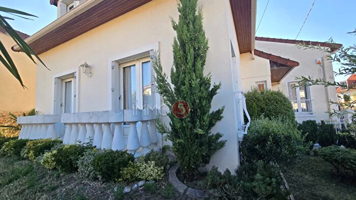 Maison à vendre - Villemomble, Centre-ville, Orangerie - 6 pièces - 4 chambres