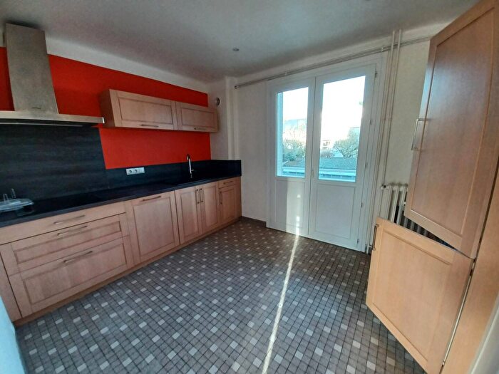 Appartement à louer - Aurillac - 4 pièces - 3 chambres