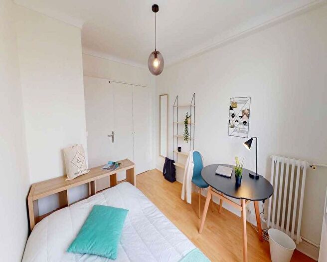 Appartement à louer - Clichy-Batignolles, Paris ème arrondissement - 4 pièces - 8 chambres