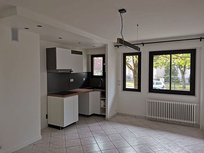 Gutenbert, Livry-Gargan : Appartement 2 pièces à louer