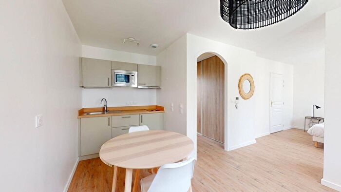 Appartement à louer - Pastières, Chartres - 1 pièce