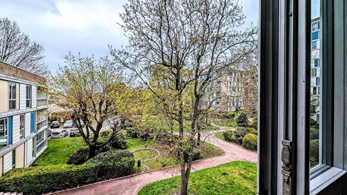 Sud, Saint-Denis : Appartement 2 pièces à louer