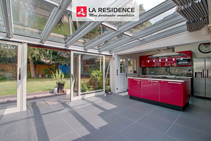 Maison à vendre - Plaisir, Centre-ville, Château - 9 pièces - 6 chambres