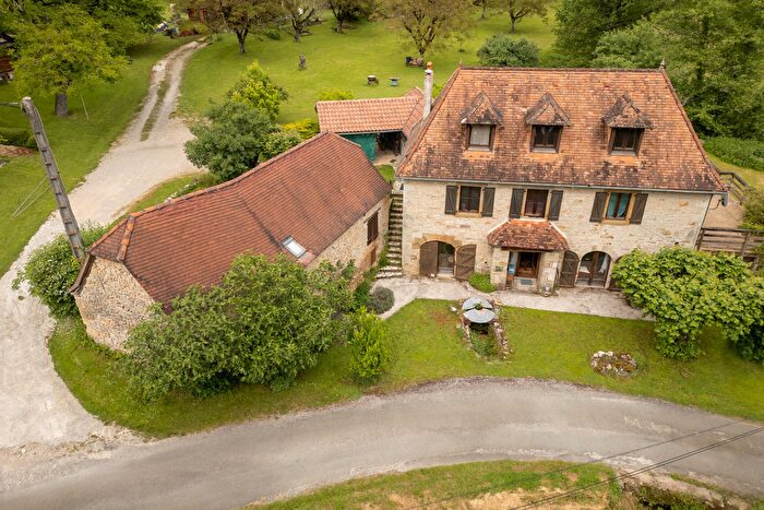 Maison à vendre - La Chapelle-aux-Saints - 10 pièces - 8 chambres