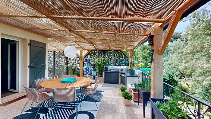 Maison à vendre - Ussac - 8 pièces - 5 chambres