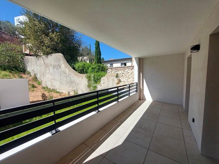 Casernes, Nîmes : Appartement 2 pièces à louer