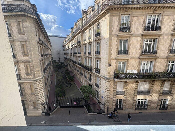 Appartement à louer - Clichy-Trinité, Paris ème arrondissement - 2 pièces - 1 chambre