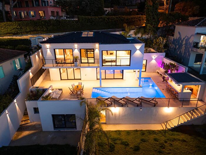 Maison à vendre - Plan-de-Cuques - 7 pièces - 3 chambres