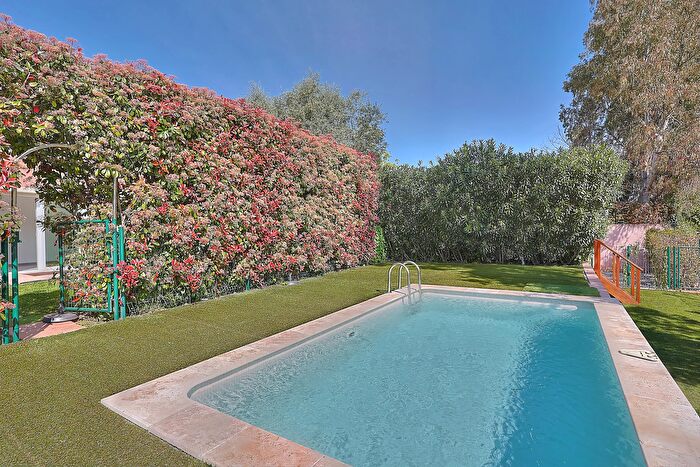 Maison 10 pièces à Biot, à vendre