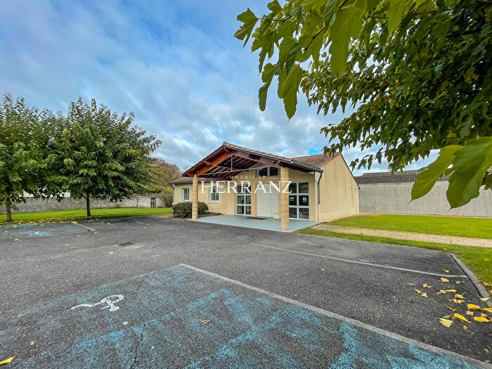 Maison à vendre - Saint-Médard-de-Guizières - 5 pièces - 2 chambres