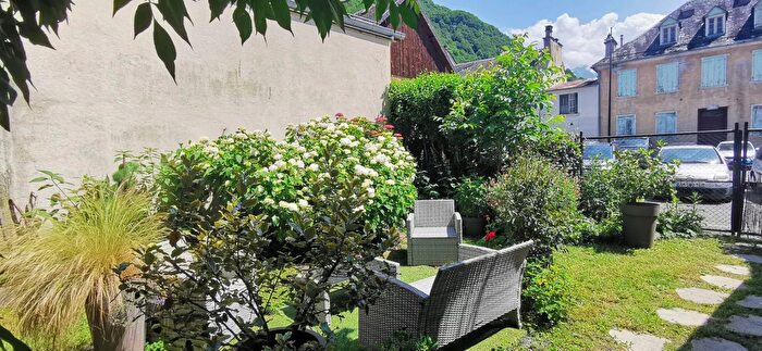 Maison à vendre - Saint-Mamet - 8 pièces - 6 chambres