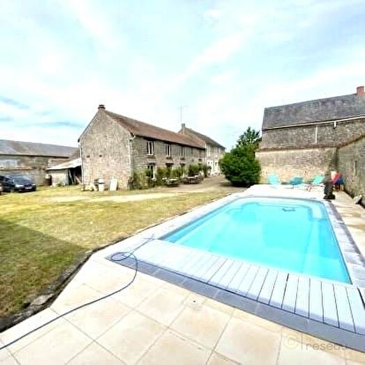 Maison 8 pièces à Thignonville, à vendre