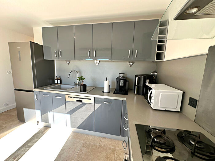 Appartement à vendre - Eyragues - 3 pièces - 2 chambres