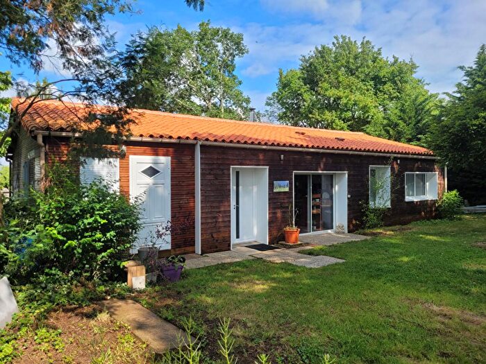 Fontenay-le-Comte, Charzais, Granges, Ardennes - Maison 5 pièces à vendre