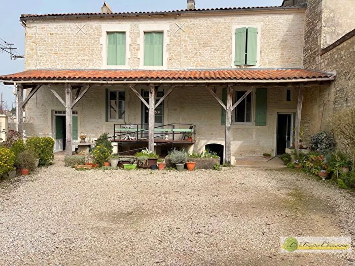 Maison à vendre - Aigre - 5 pièces - 3 chambres