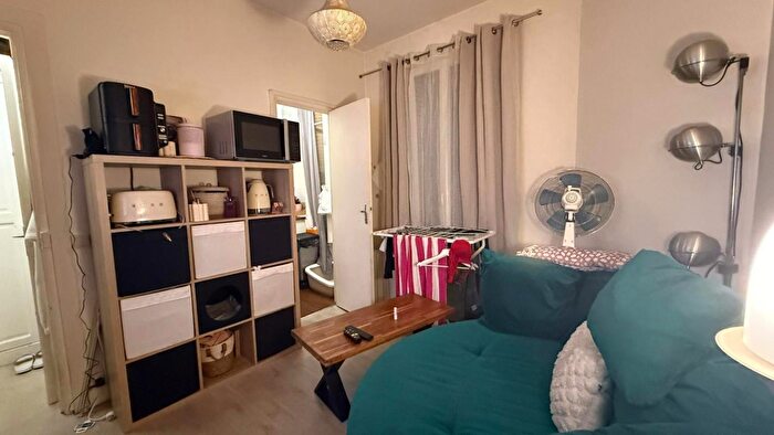 Suresnes, Carnot, Gambetta : Appartement 2 pièces à vendre