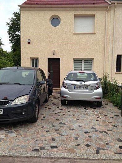 Maison à louer - Village Pierre Lais, La Queue-en-Brie - 4 pièces - 3 chambres