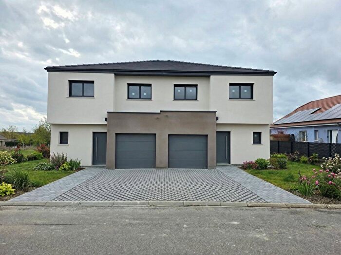 Maison à louer - Coin-lès-Cuvry - 6 pièces - 4 chambres