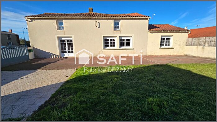 Maison à vendre - Sainte-Gemme-la-Plaine - 6 pièces - 4 chambres