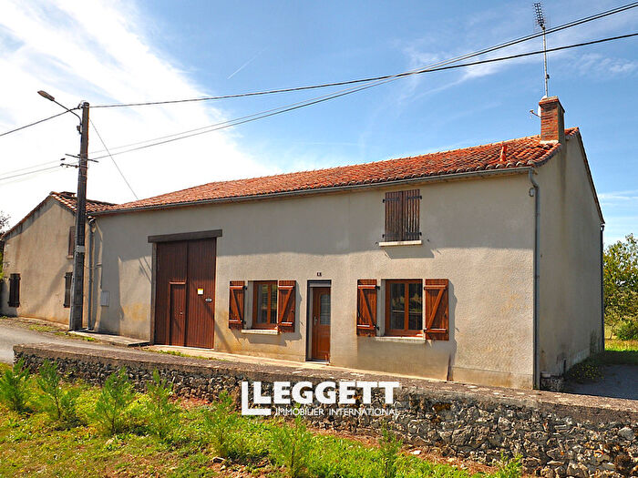 Maison à vendre - Montbron - 5 pièces - 3 chambres