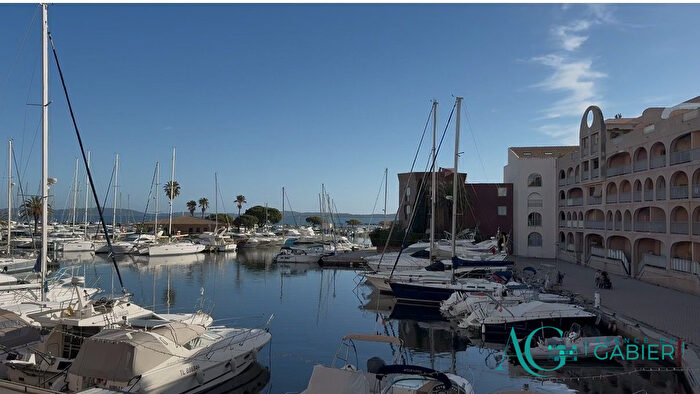 Appartement à vendre - Hyères, Port - 2 pièces - 1 chambre