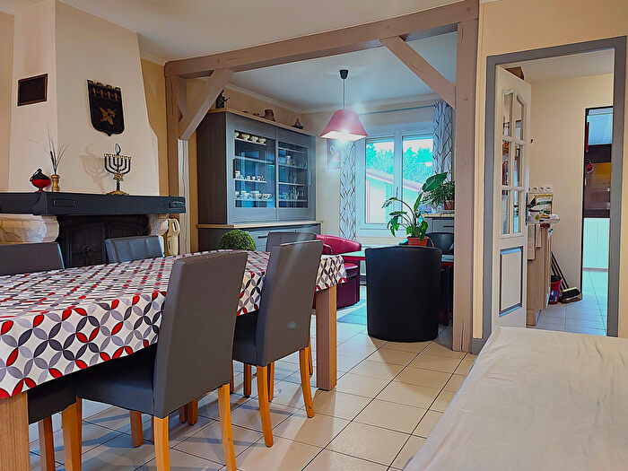 Maison à vendre - Saint-Lyé-la-Forêt - 6 pièces - 4 chambres