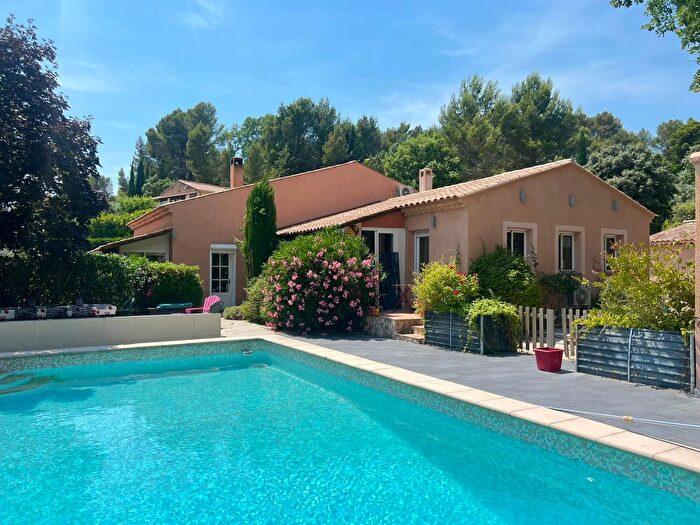 Maison 8 pièces à La Bastidonne, à vendre