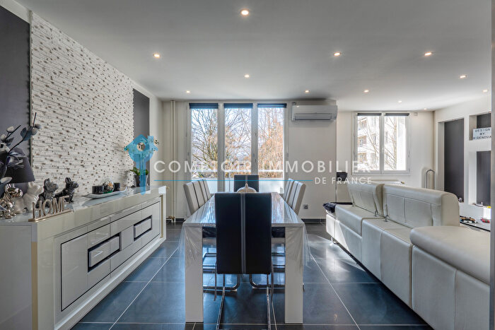 Appartement à vendre - Saint-Martin-dHères - 4 pièces - 2 chambres