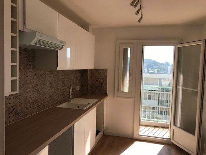 Centre Ouest, Ollioules : Appartement 3 pièces à louer