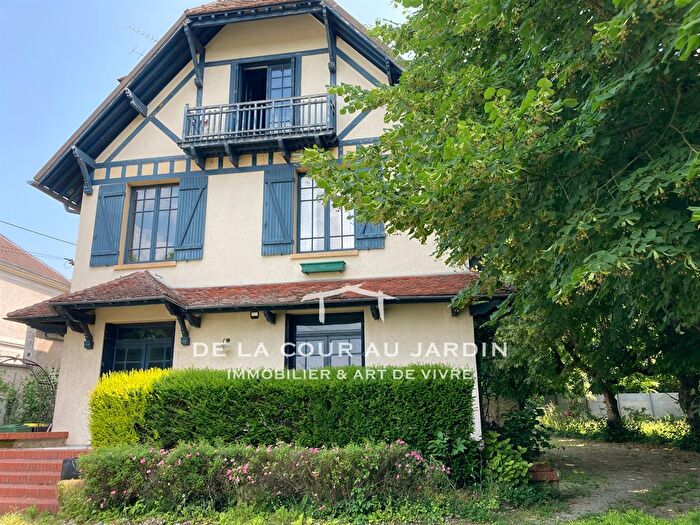 Maison 9 pièces à vendre à Couilly-Pont-aux-Dames