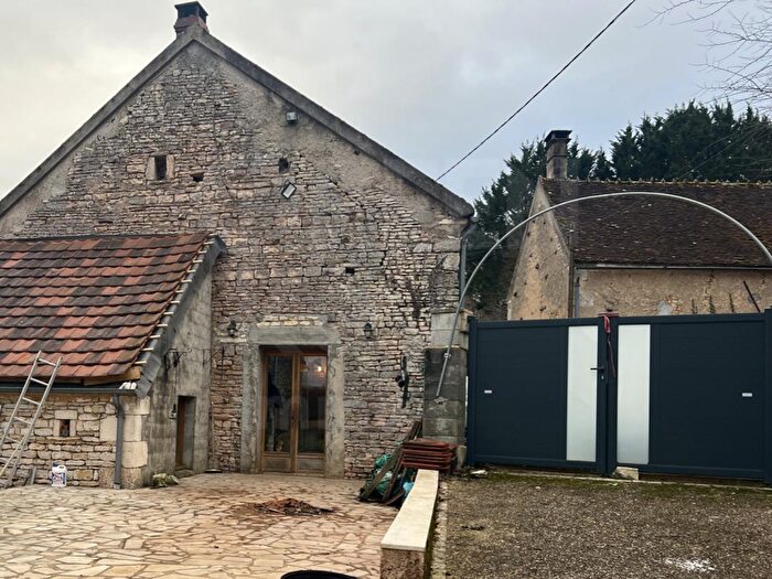 Maison 7 pièces à Sougères-en-Puisaye, à vendre
