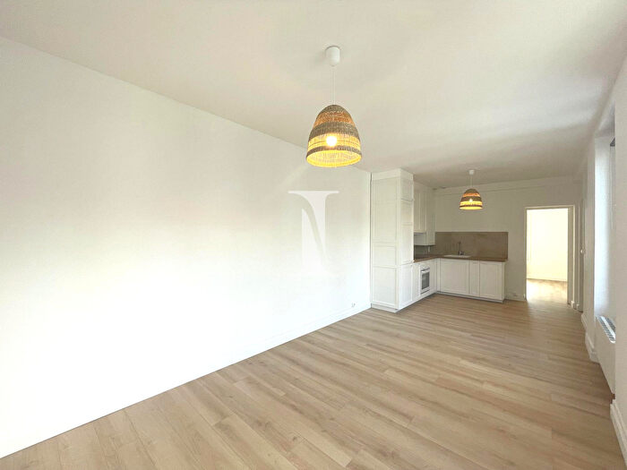 Appartement à louer - Paris e  - 2 pièces - 1 chambre