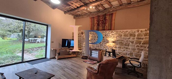 Maison à vendre - Pouilly-sous-Charlieu - 3 pièces - 2 chambres