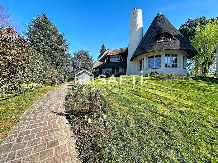 Maison à vendre - Le Mesnil-Saint-Denis - 7 pièces - 5 chambres