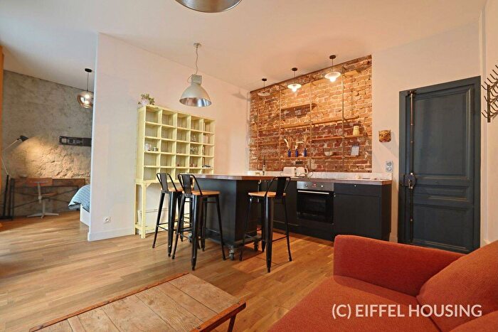 Appartement à louer - Montmartre, Paris ème arrondissement - 2 pièces - 1 chambre