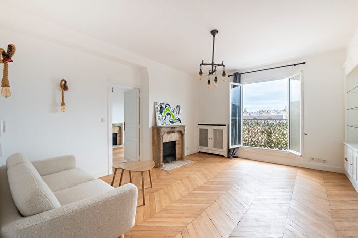 Appartement à louer - Paris e  - 4 pièces - 3 chambres