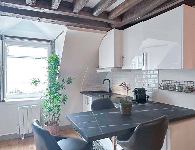 Appartement à louer - Lorette-Martyrs, Paris ème arrondissement - 2 pièces - 1 chambre