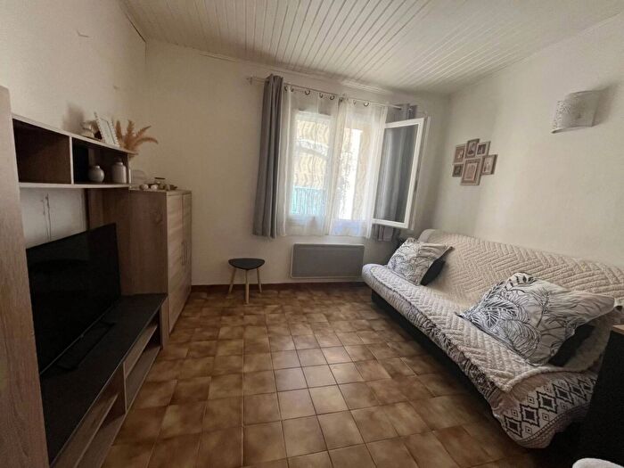 Appartement à louer - Village, Bédarrides - 1 pièce