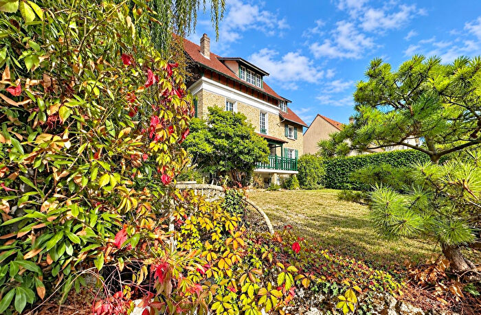Villiers-sur-Marne, Centre-ville : Maison 6 pièces à vendre