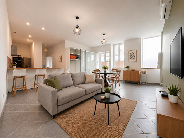 Appartement 3 pièces à louer à Nîmes, Placette