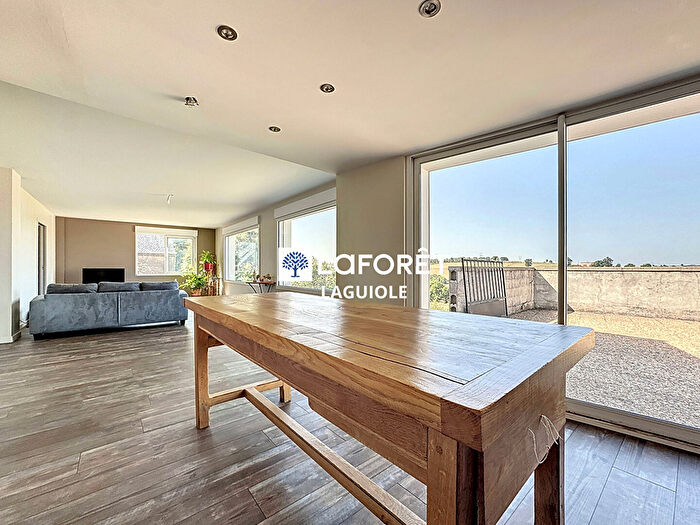 Maison à vendre - Lacalm - 13 pièces - 9 chambres