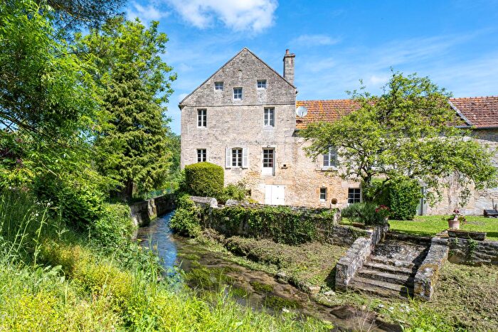 Pont-d'Ouilly : Maison 12 pièces à vendre