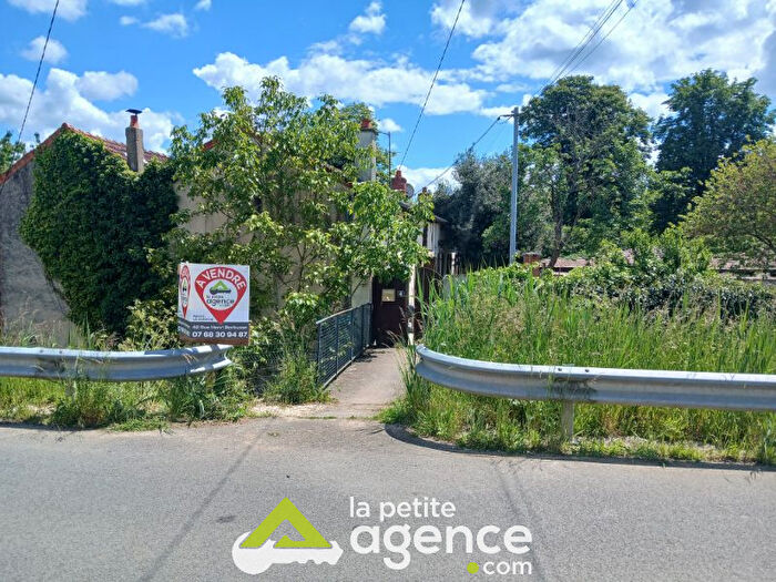 Maison à vendre - Sancoins - 6 pièces - 4 chambres