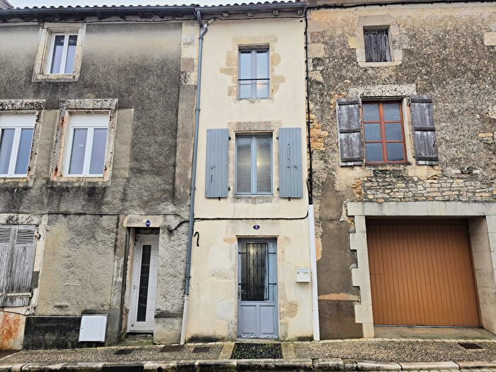 Maison à vendre - Ruffec - 3 pièces - 1 chambre