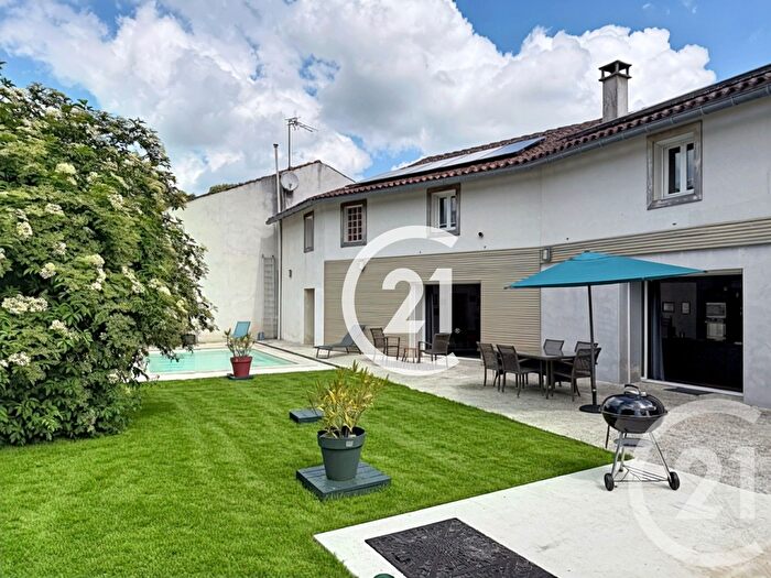 Maison 6 pièces à vendre - Salignac-sur-Charente